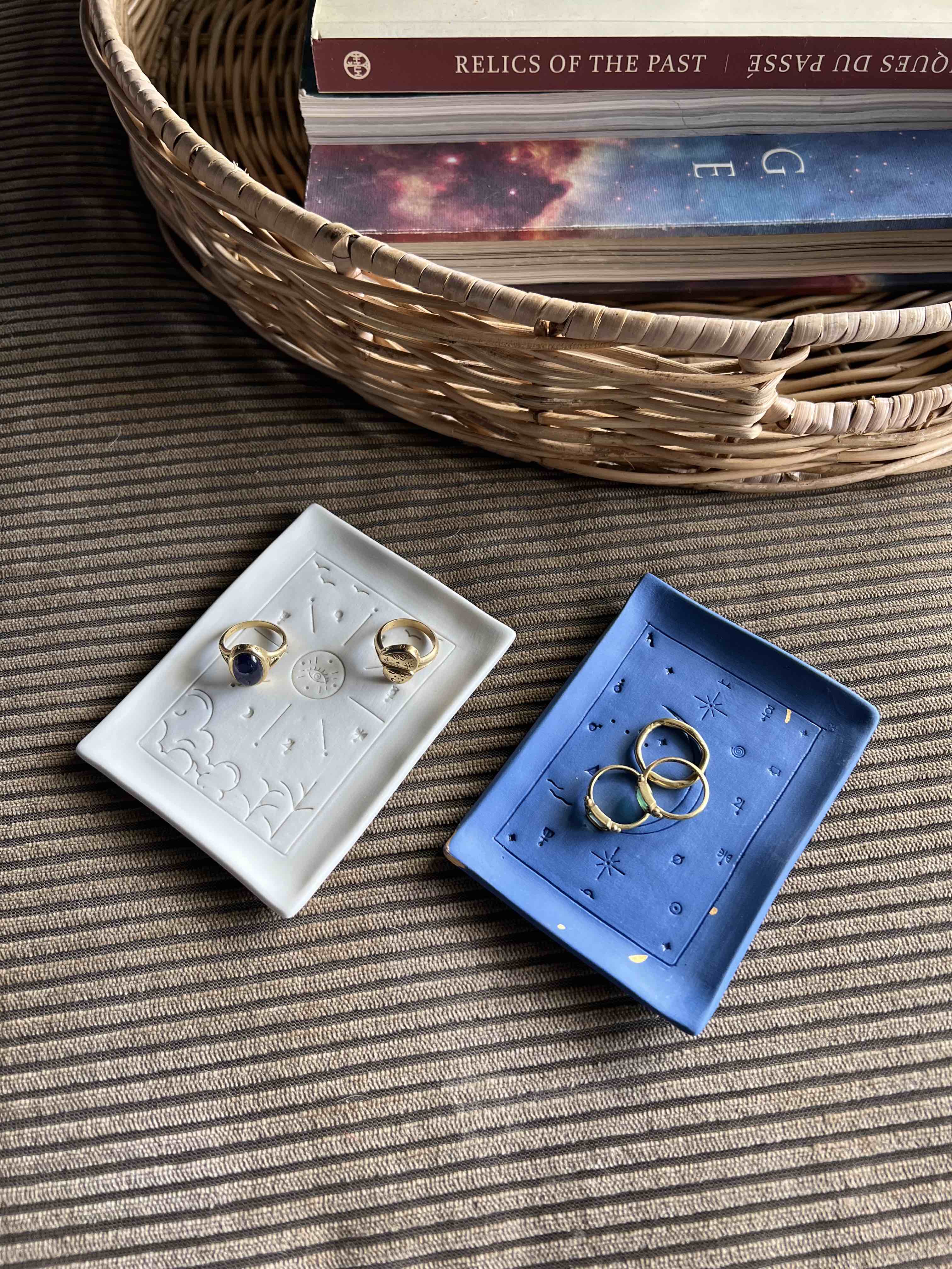 Crescent moon plate | Pari jewel